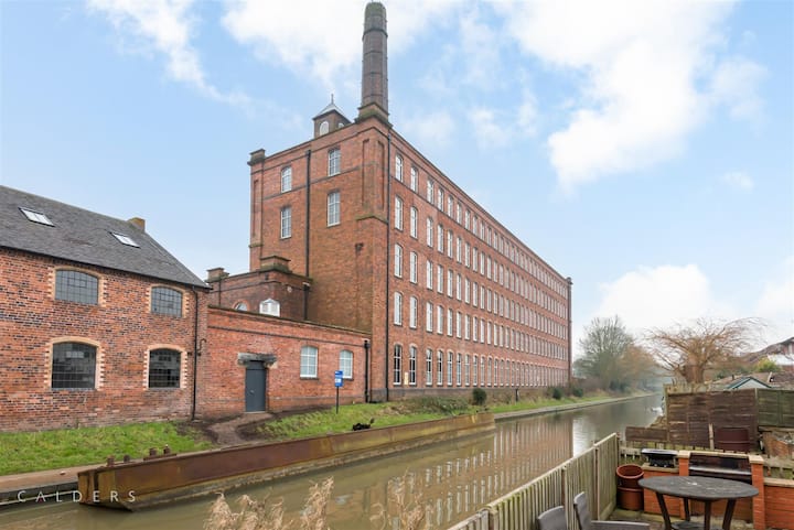 Modern Canal-side Apartment Near Tamworth - Derbyshire
