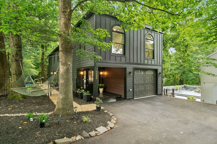 Luxury 5br Getaway, Hot Tub, Game Room & Fire Pit - Gaithersburg, MD