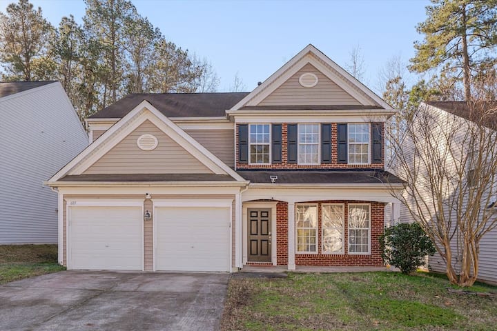 642) Cozy 4 Bedrooms | Pool | Playground - Cary, NC