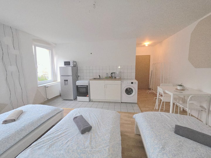 Spacious Studio With 3 Beds-for Workers & Groups - Chemnitz