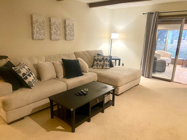 6 Bed 2.5 Bath Home Large Drive & Yard - Flushing, MI