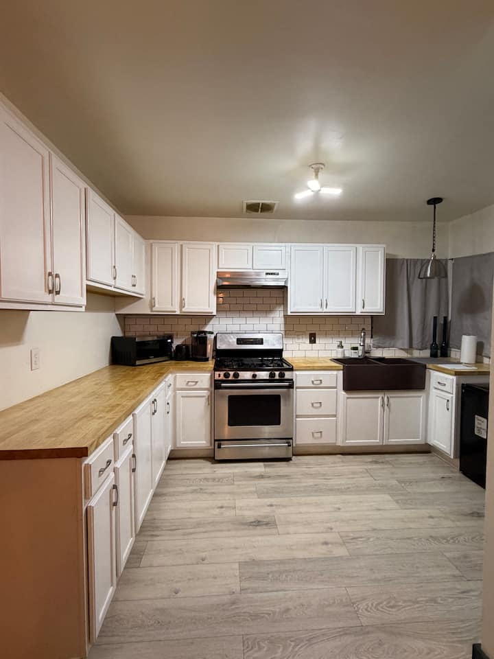 3 Bed Attached Studio! - Lancaster, CA