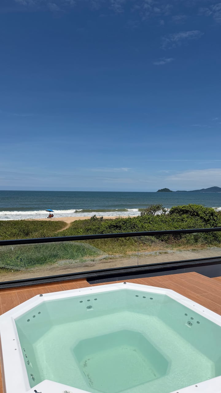 Casa Frente Mar Alto Padrão Com Hidro - Barra Velha