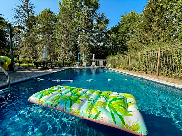 Catskills | Heated Pool • Hot Tub • Games - Bethel, NY