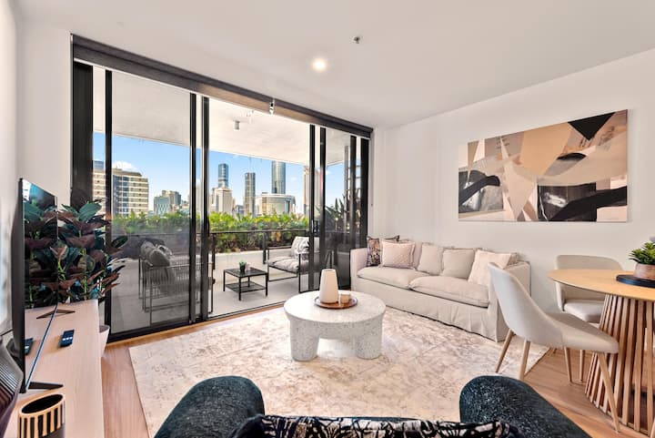Ivy & Eve | 2 Bed • City Views • Pool • Parking - Brisbane