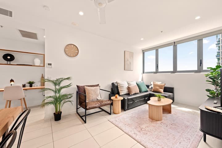 The Plaza |2 Bed • Bright & Comfy • Pool • Parking - Brisbane