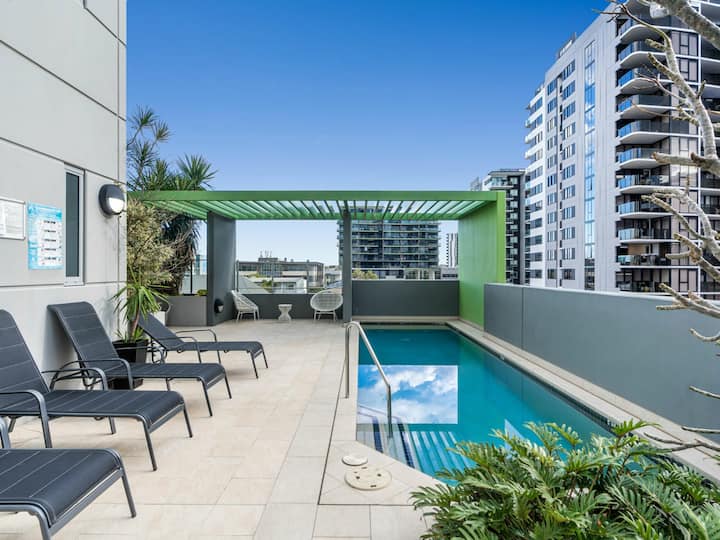 South Bank 2br Sunlit Apt With Pool And Parking - Brisbane