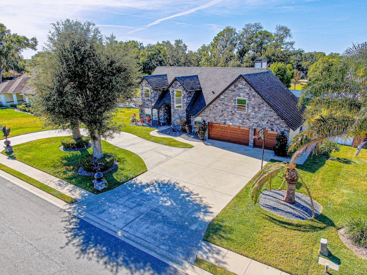 Elegant Modern Pool Home • 30 Miles To Disney - Lakeland, FL