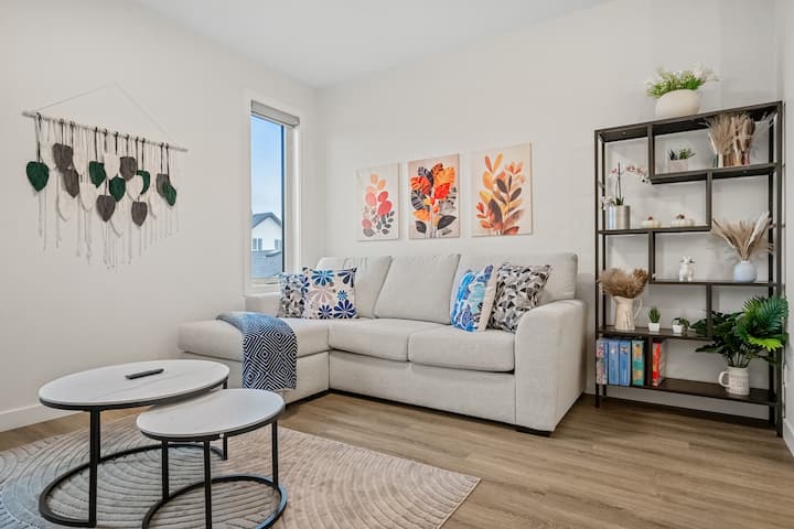 Sol | Close To Airport, Trails & Parks | Pets Ok - Calgary