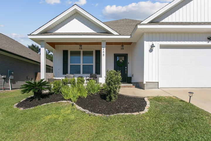 Warm & Cozy New 4br, Open Concept - Fully Equipped - Spring Lake, Cantonment