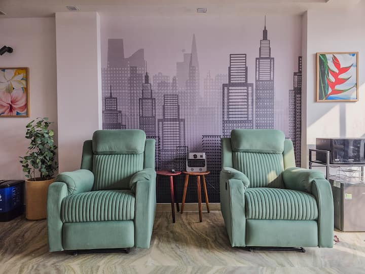 Chill Living Room + Bedroom + Balcony - New Delhi Indira Gandhi Airport (DEL)