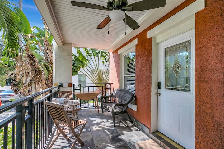 Cozy Condo In Downtown St. Pete (Parking Included) - St. Petersburg, FL