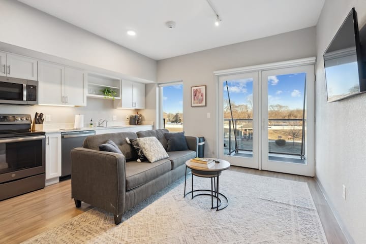 Beautiful 1-bed Apartment Downtown Cedar Falls - Cedar Falls, IA