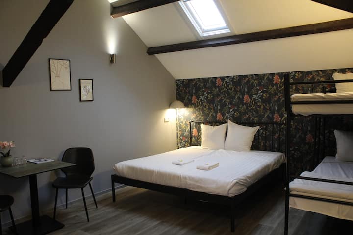 Family Room In Hostel Building - Alkmaar