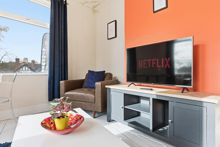 ·Barlow Moor Haven · Large Group Stay· - Sale