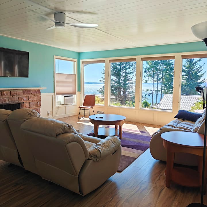 Saltwater Beach Home With Ocean View - SeaTac, WA