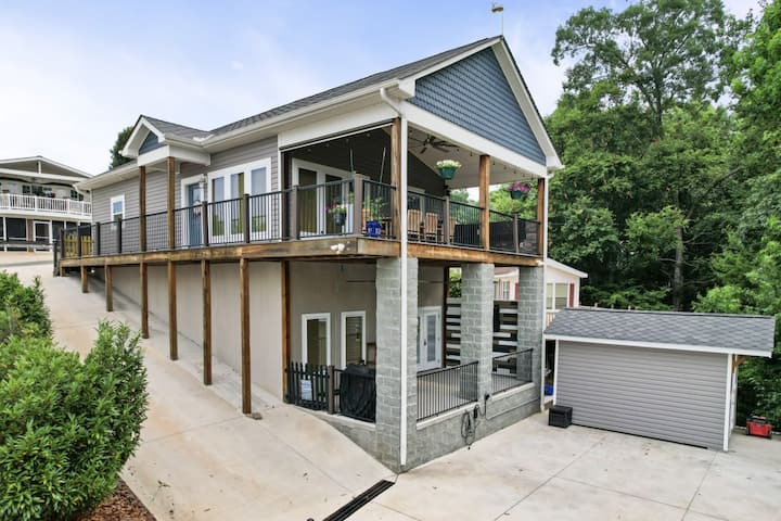 Heron's Crest Retreat ~ Serene Lake Front ~ Resort - Tuckertown Reservoir, NC