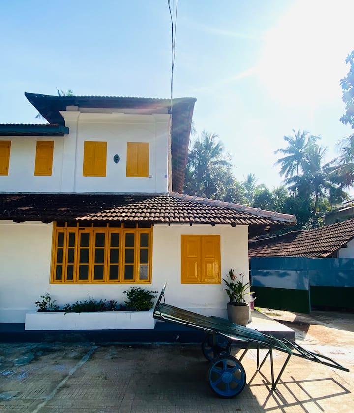 Idanazhi The Corridor - Kozhikode