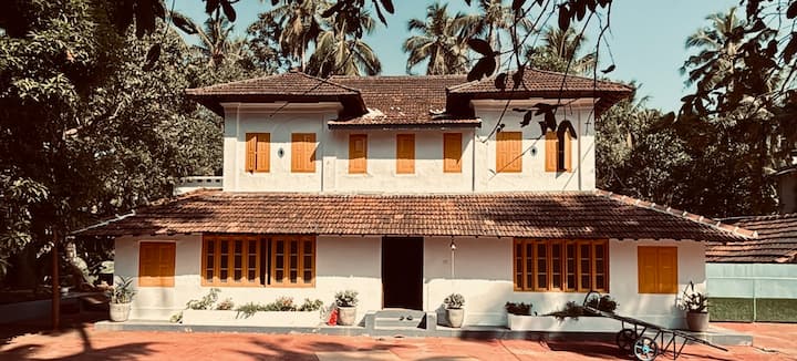 Idanazhi The Corridor - Kozhikode