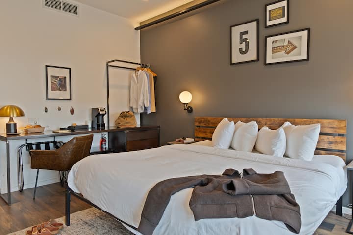 Sosuite | King Room W Street View - Philadelphia, PA