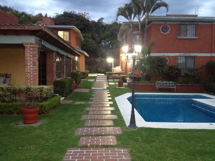 Villa La Pradera C/alberca Climatizada 6hab/6.5bañ - Cuernavaca