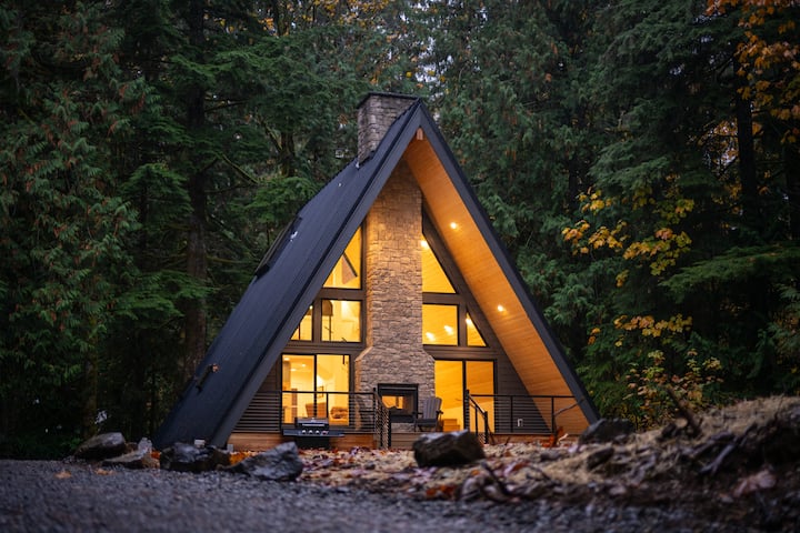 New A-frame | Hot Tub + Sauna + Outdoor Shower - Index, WA