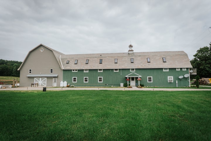 Minimalist Barn House Stay - Greenwich, NY
