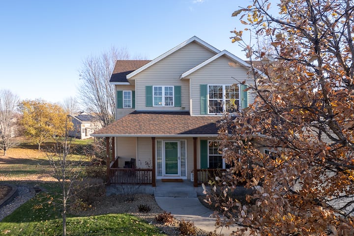 Modern 6 Bd 3.5 Ba Home - Near Twin Cities - Farmington, MN