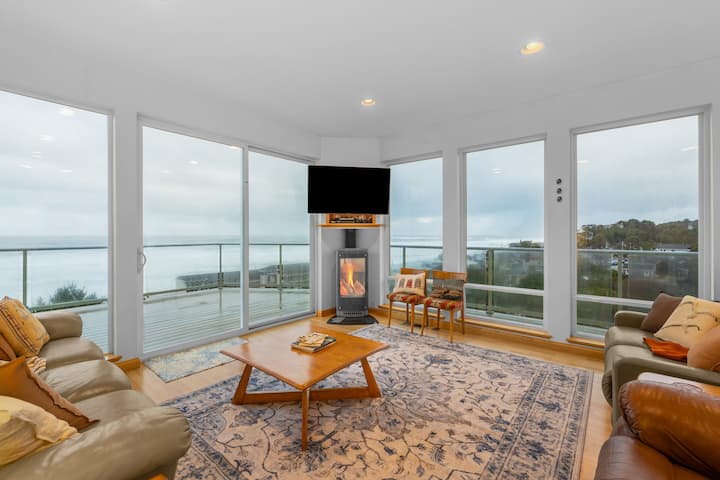 Panoramic Ocean Views, Hot Tub, Walk To Beach - リンカーン・シティ, OR