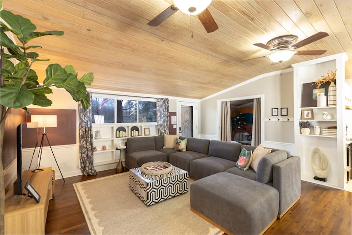 The Retreat: Pool, Hot Tub, Game Room | 4 Beds - Belmont, NC