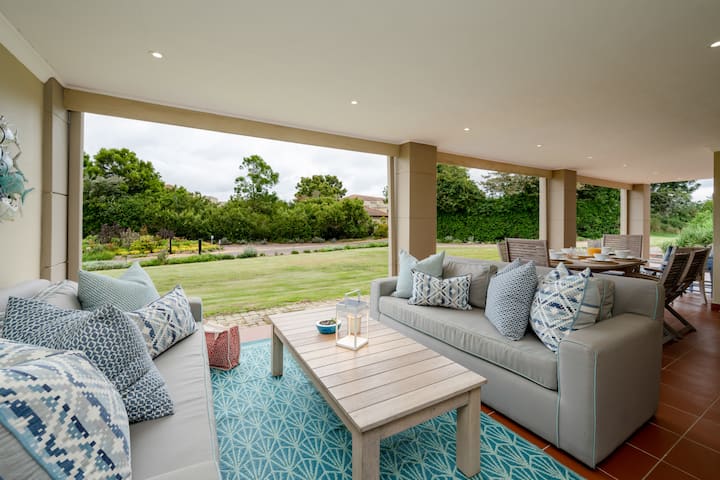 Modern Golf Estate Apartment | 2-8 Pax - Plettenberg Bay