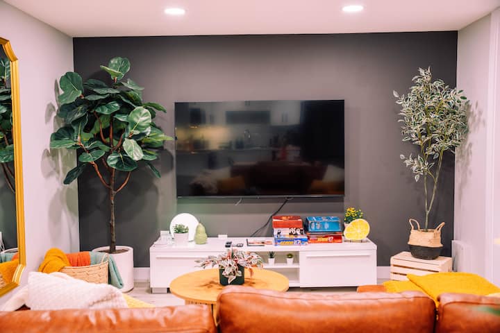 Full Kitchen + Tv Subscriptions + Luxurious Bed - レスブリッジ