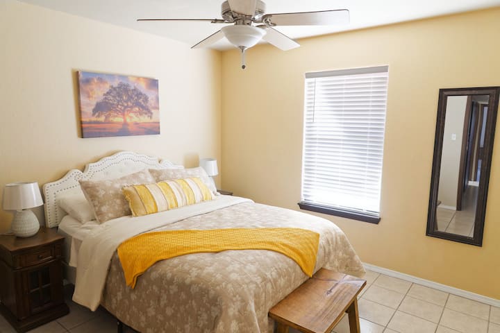 2bd, Pet Friendly W/ Enclosed Yard, 5 Min To Nmsu - Las Cruces, NM