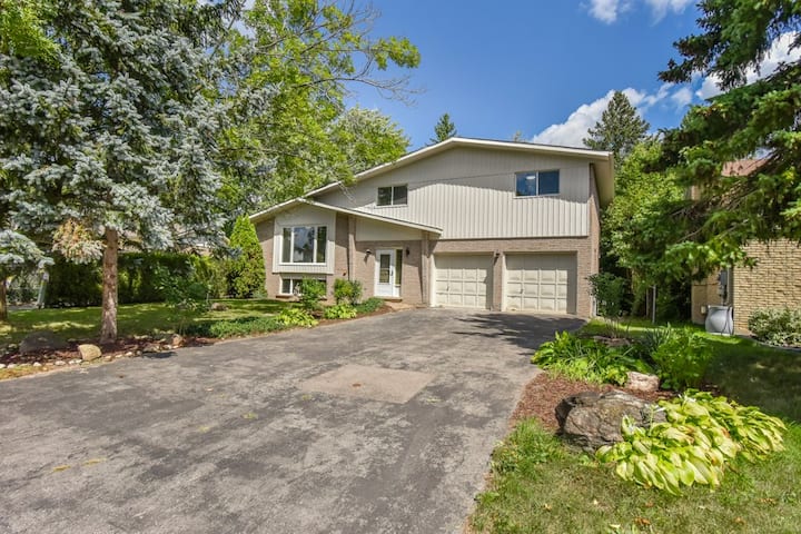 Waterloo+ Rec Room +Workspace+ Park+ St. Jacobs - 키치너