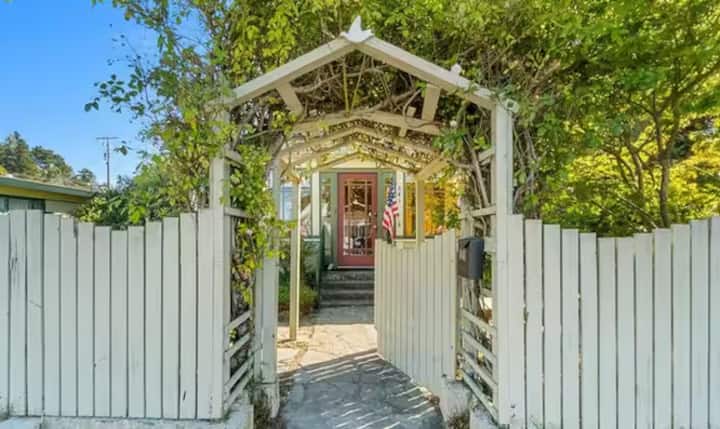 Historic Charm-4 Bd W/hot Tub - Fortuna, CA