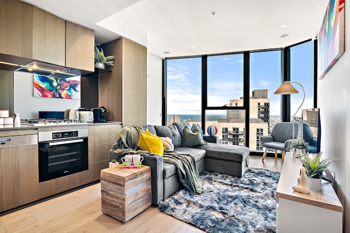 Sky-high Southbank Retreat | Pool, Gym & Bay Views - Australië