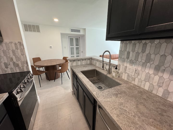 Private Newly Renovated 2nd Floor 1:1 Condo - Gulfton - Houston