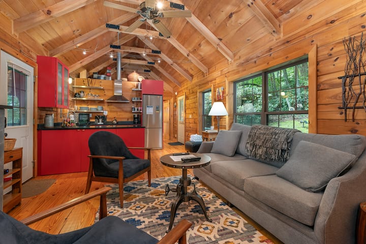 Nearly Eden-peaceful Black Mountain Cabin -Hot Tub - Black Mountain, NC