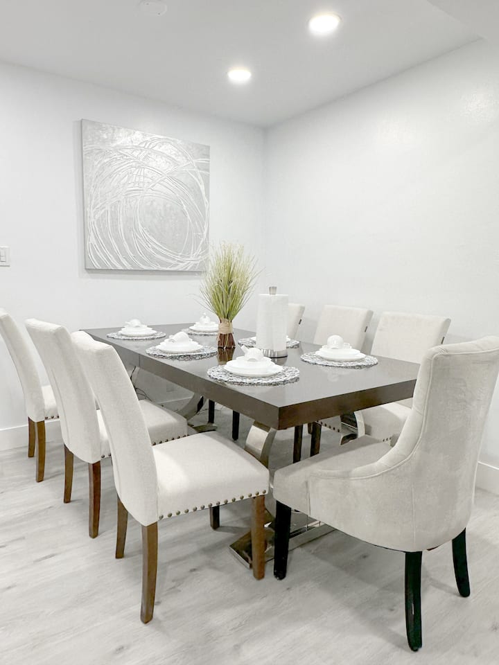 Cozy & Modern 2br • Safe Area • 3 Queen + Parking - Anaheim, CA