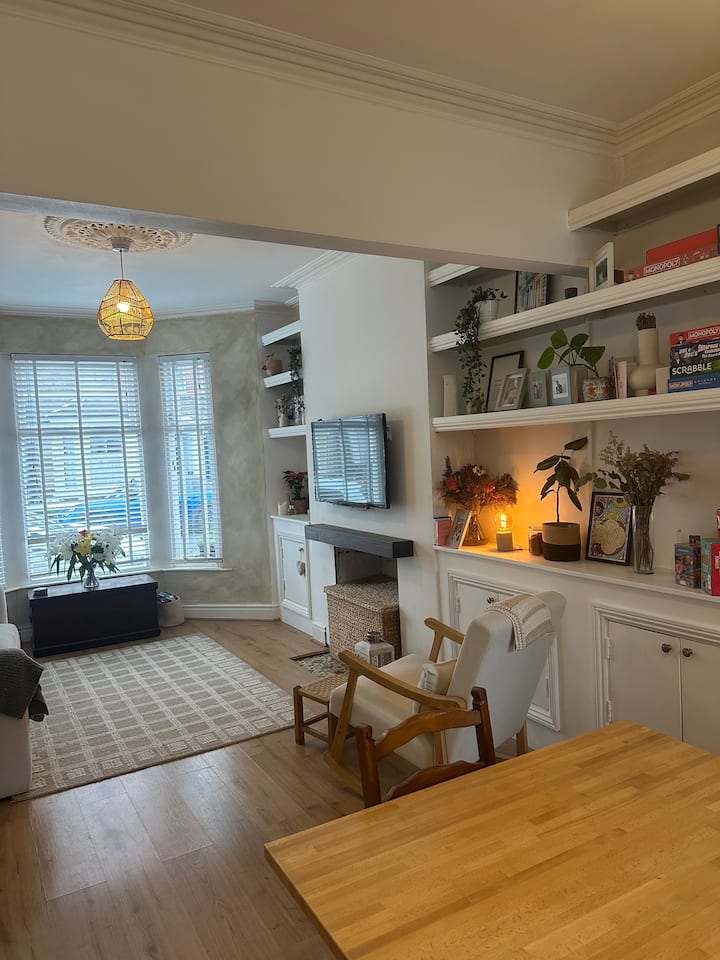 Terraced Family Home In Cardiff Near City Centre - Cardiff