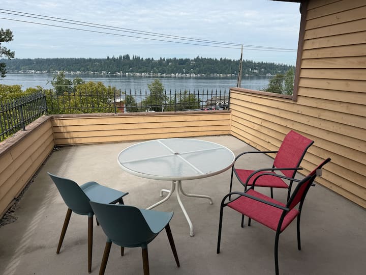 Lake View, Entire Home For Couples Or Families - Sammamish, WA