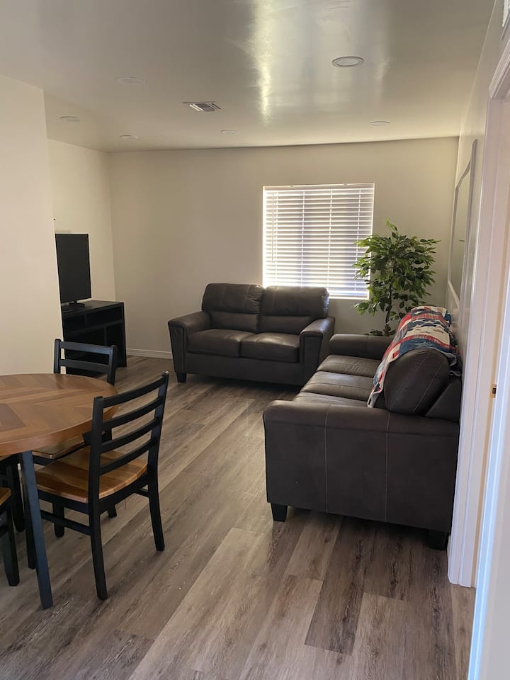 Beautiful Two Bedroom Farm Cottage - Safford, AZ