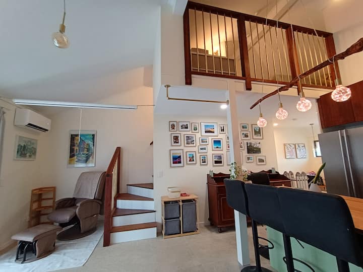 Cosy Central Apartment With Loft & Tv Projector - 서퍼스 파라다이스