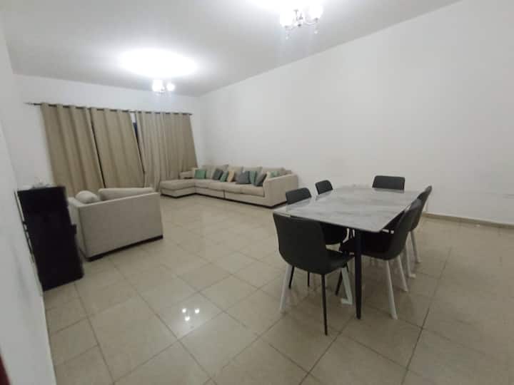 Cozy Large Two Bedroom Apartment Ajman Corniche - Ajman