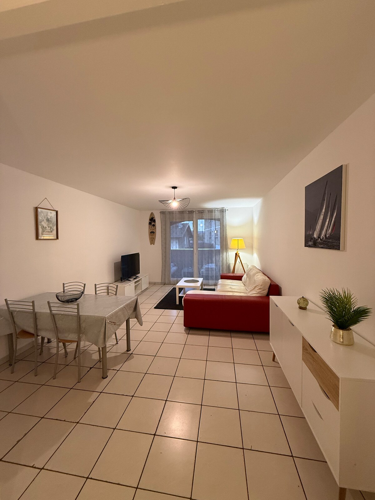 Precioso apartamento con balcón y 2 dormitorios - Airbnb