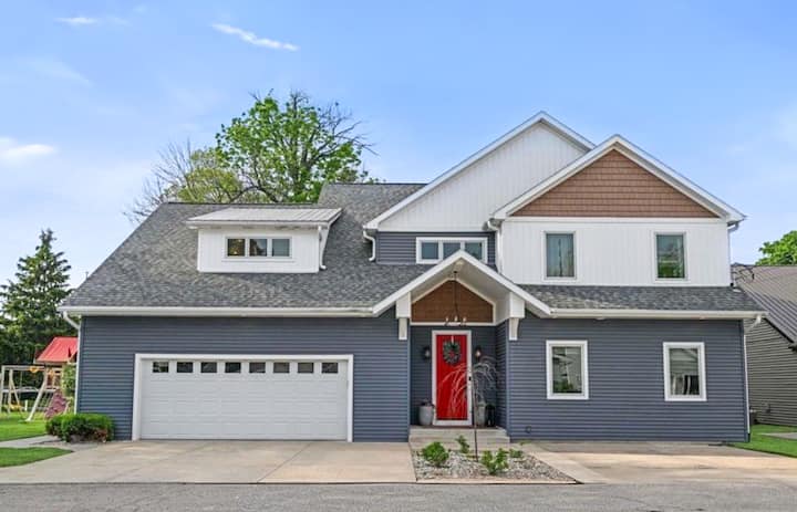 Blue Haven Retreat On Lake Wawasee - Ligonier, IN