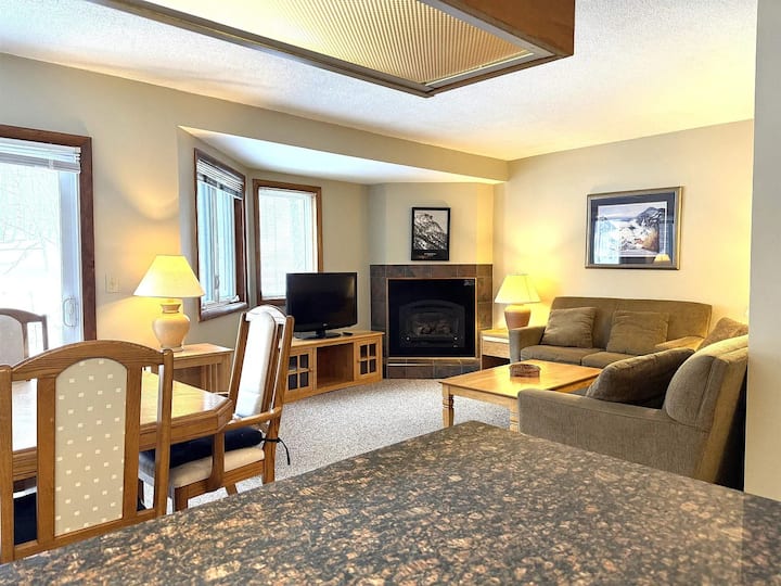 Ski In/out - Trailside Condo - Jay, VT