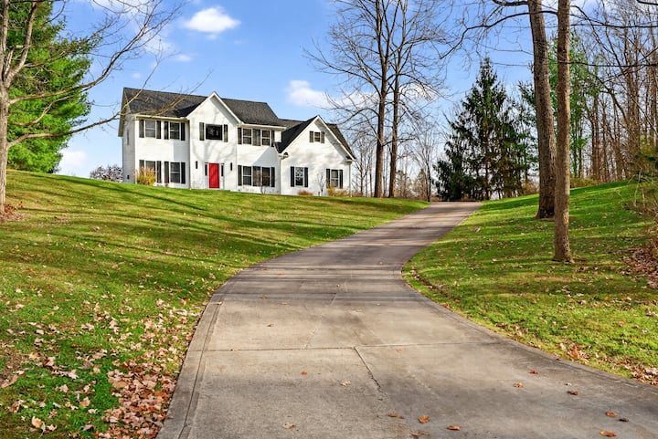 *Must See* Spacious & Private Colonial - Punderson State Park, Newbury Township