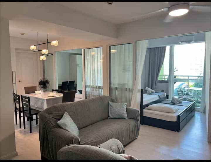 3br Staycation @Azure | Near Sm Bicutan & Naia - Muntinlupa