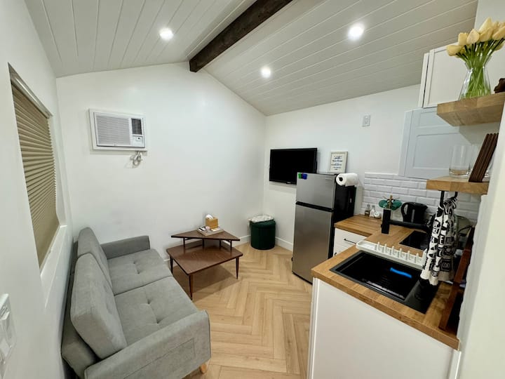 Cozy Private Studio Steps From Huntington Beach - Huntington Beach, CA